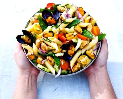 Salată de midii 7 rețete delicioase și ușoare