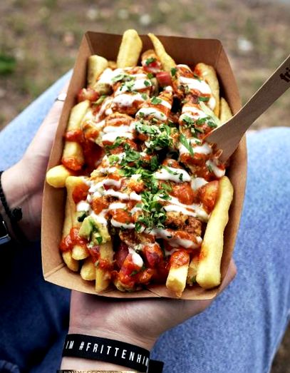 NOVINKA Chicken Shawarma Poutine - Frittenwerk