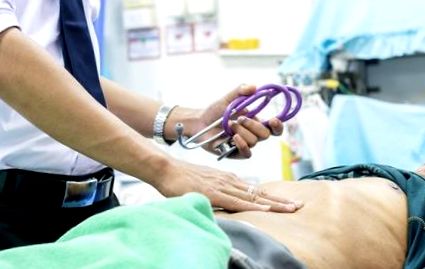 A fekélyes vastagbélgyulladás tünetei - a hasi görcsöktől a vérszegénységig