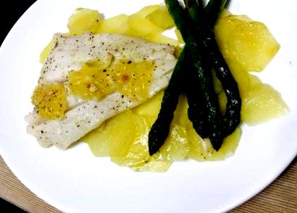 A HALIBUT FILEI BURGONYAL PAPIOTBAN