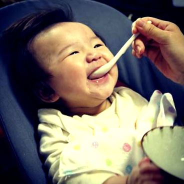 A csecsemők élelmiszer-diverzifikációjának szabályai Bebe Strumf